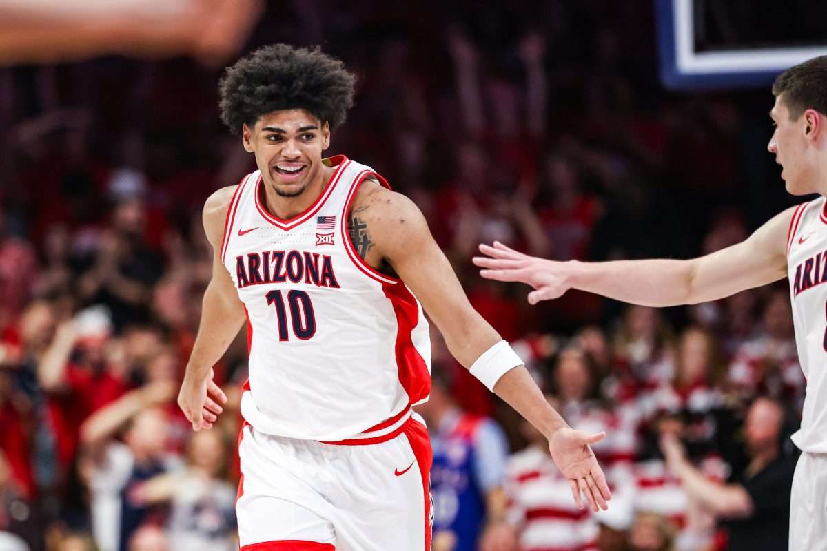 Arizona Basketball Hangs On vs. Utah State to Reach Sweet 16